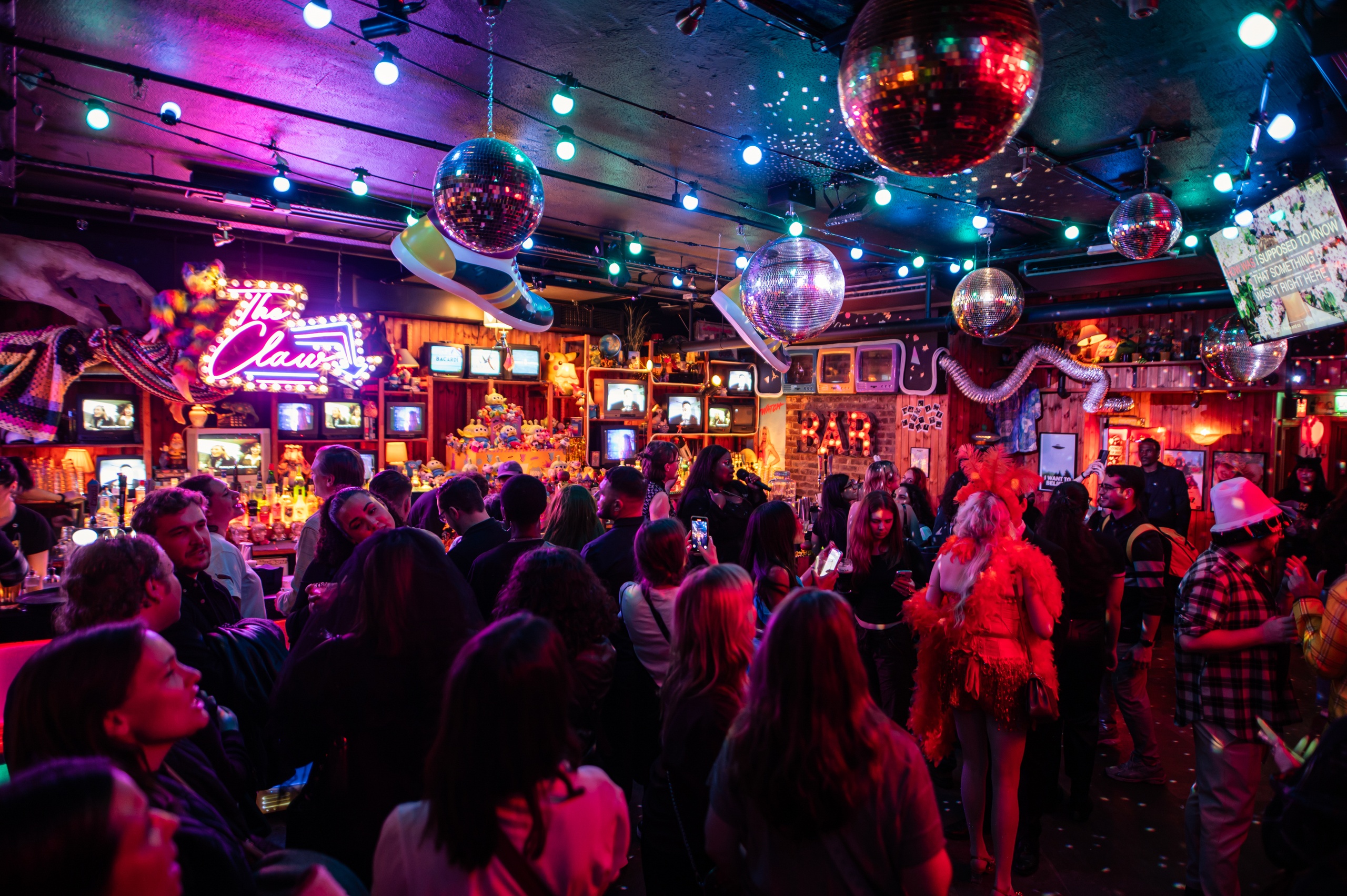 About Bunga 90 | 90s Concept Bar London | Cocktails, Pizza & Karaoke